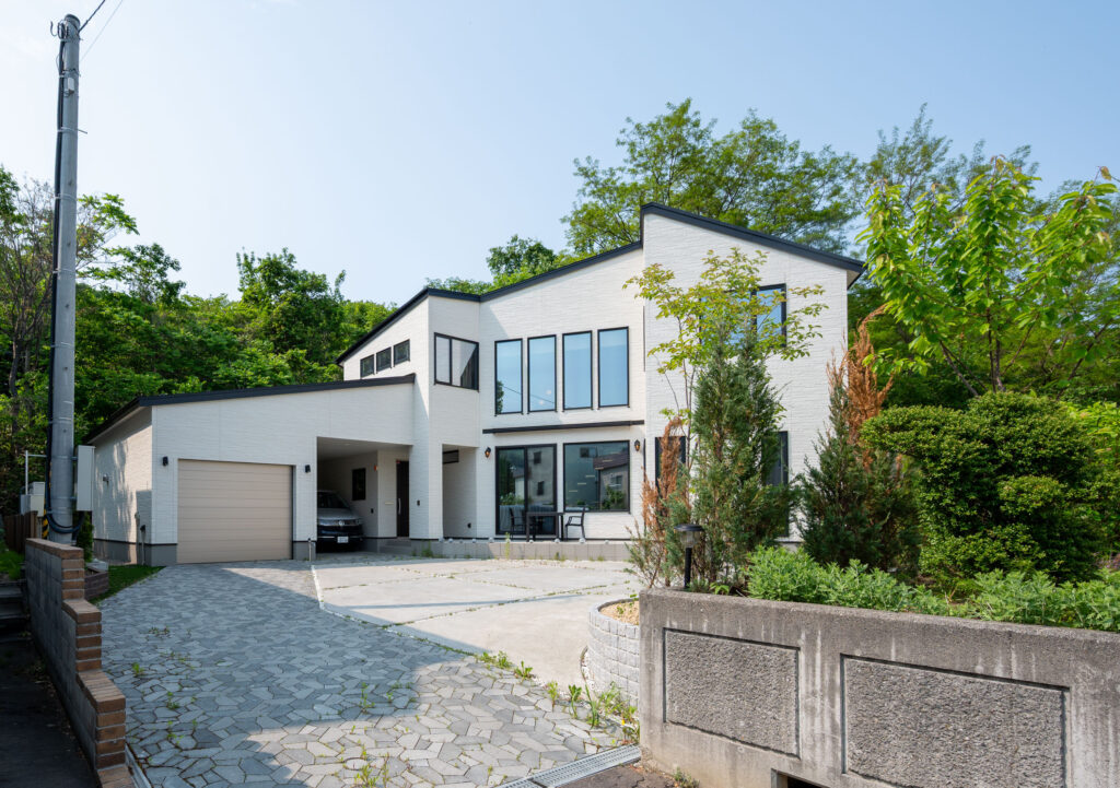 Sapporo Miyanomori Modern Home | H2 Christie’s